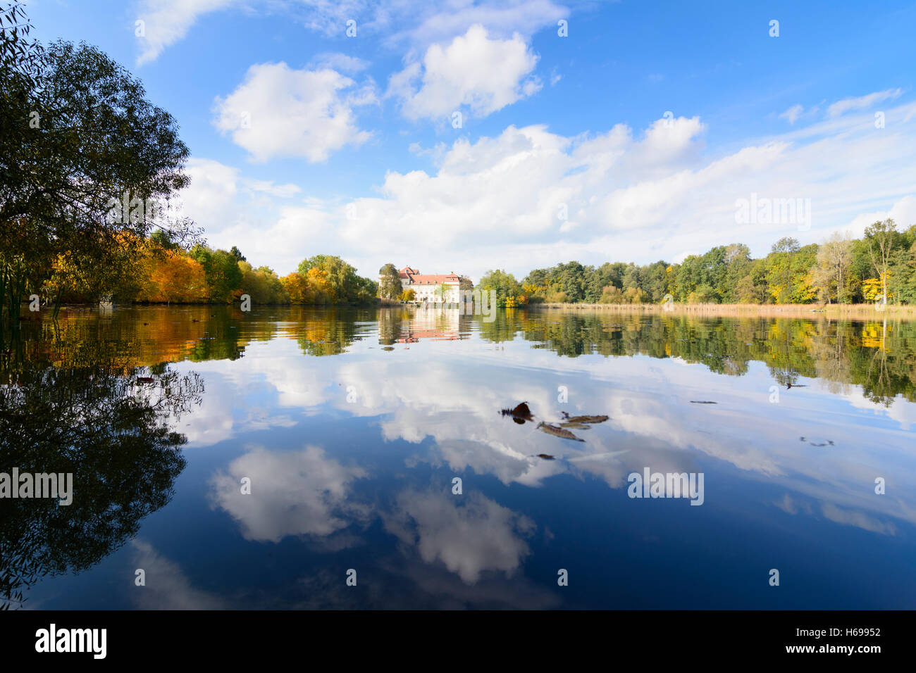 Hardegg: Riegersburg castle, pond Oberer Teich, Waldviertel ...