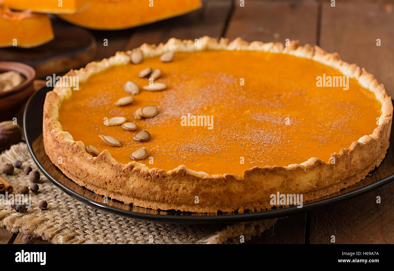 American pumpkin pie with cinnamon and nutmeg Stock Photo - Alamy