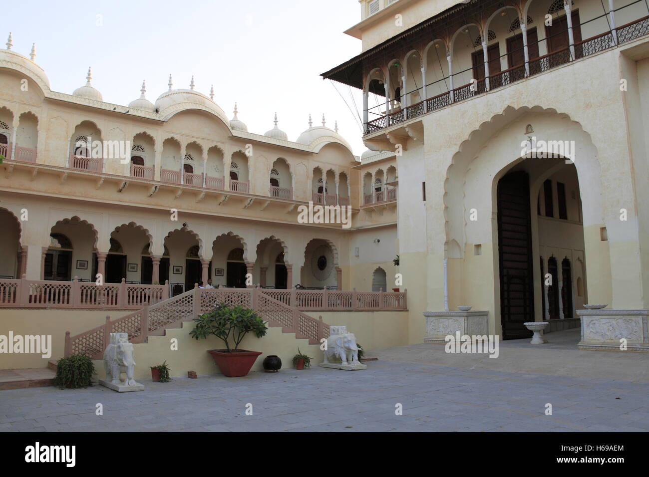 Jhunjhunu havelis hi-res stock photography and images - Alamy