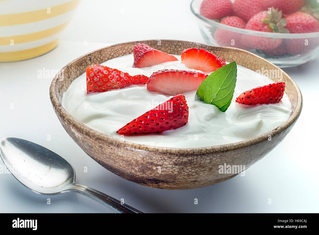 Strawberries yogurt hi-res stock photography and images - Alamy