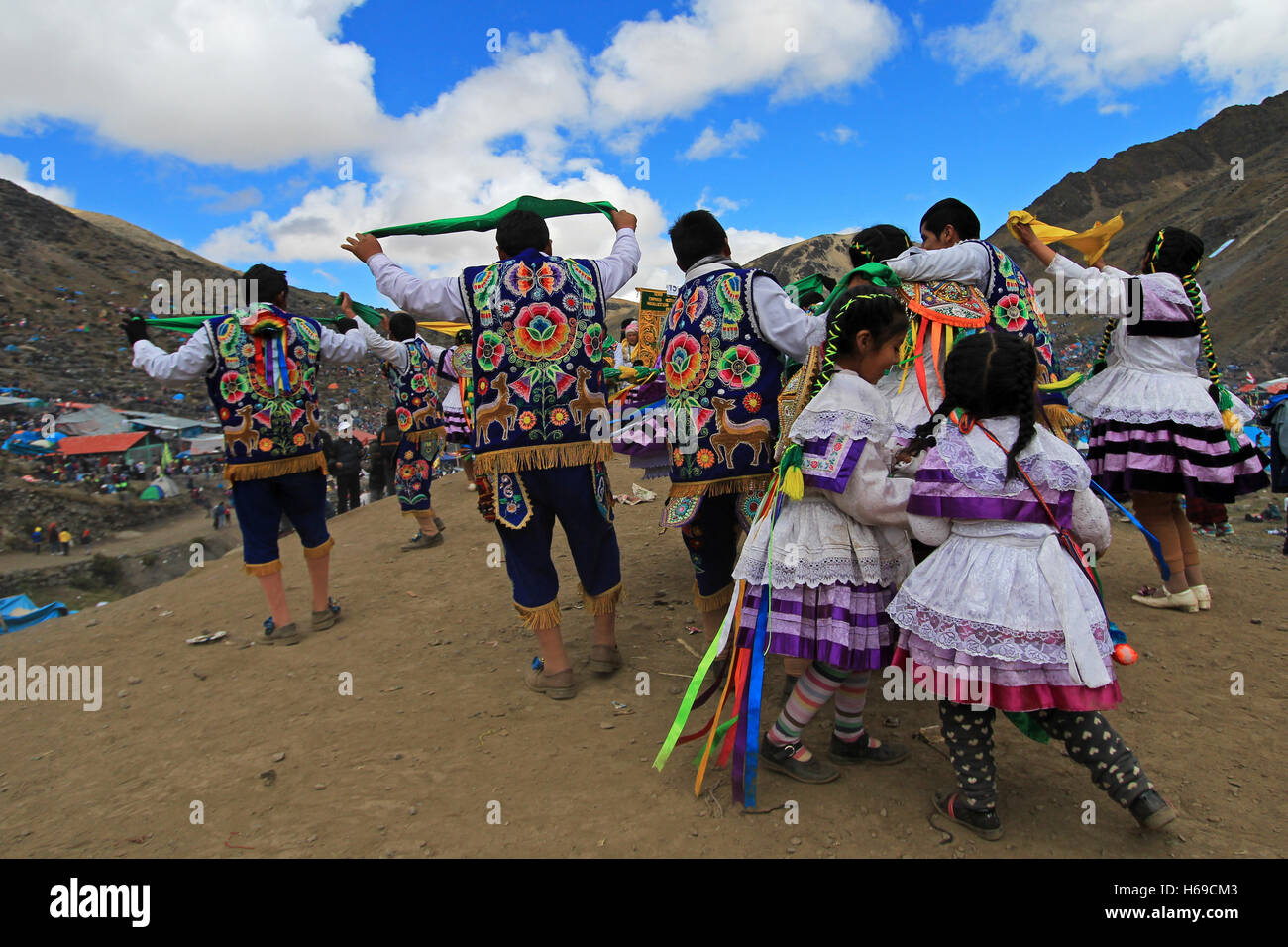 Dancers at Quyllurit'i inca festival in the peruvian andes near ...