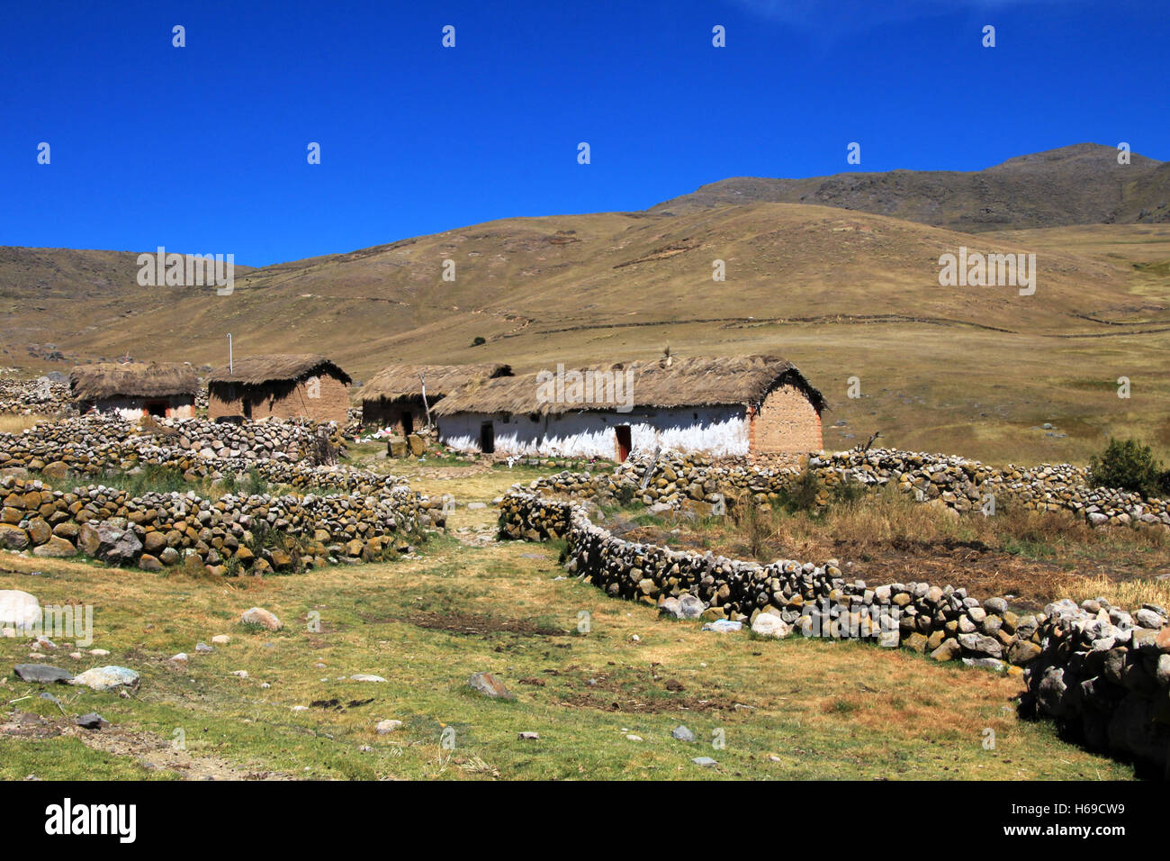 Adobe house peru hi-res stock photography and images - Alamy