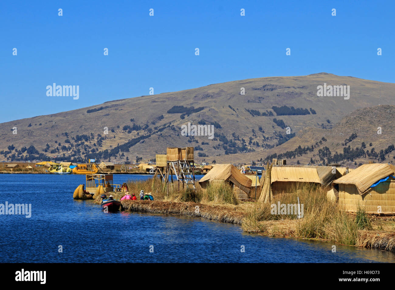 Totora reed floating islands Uros, lake Titicaca, Peru Stock Photo - Alamy