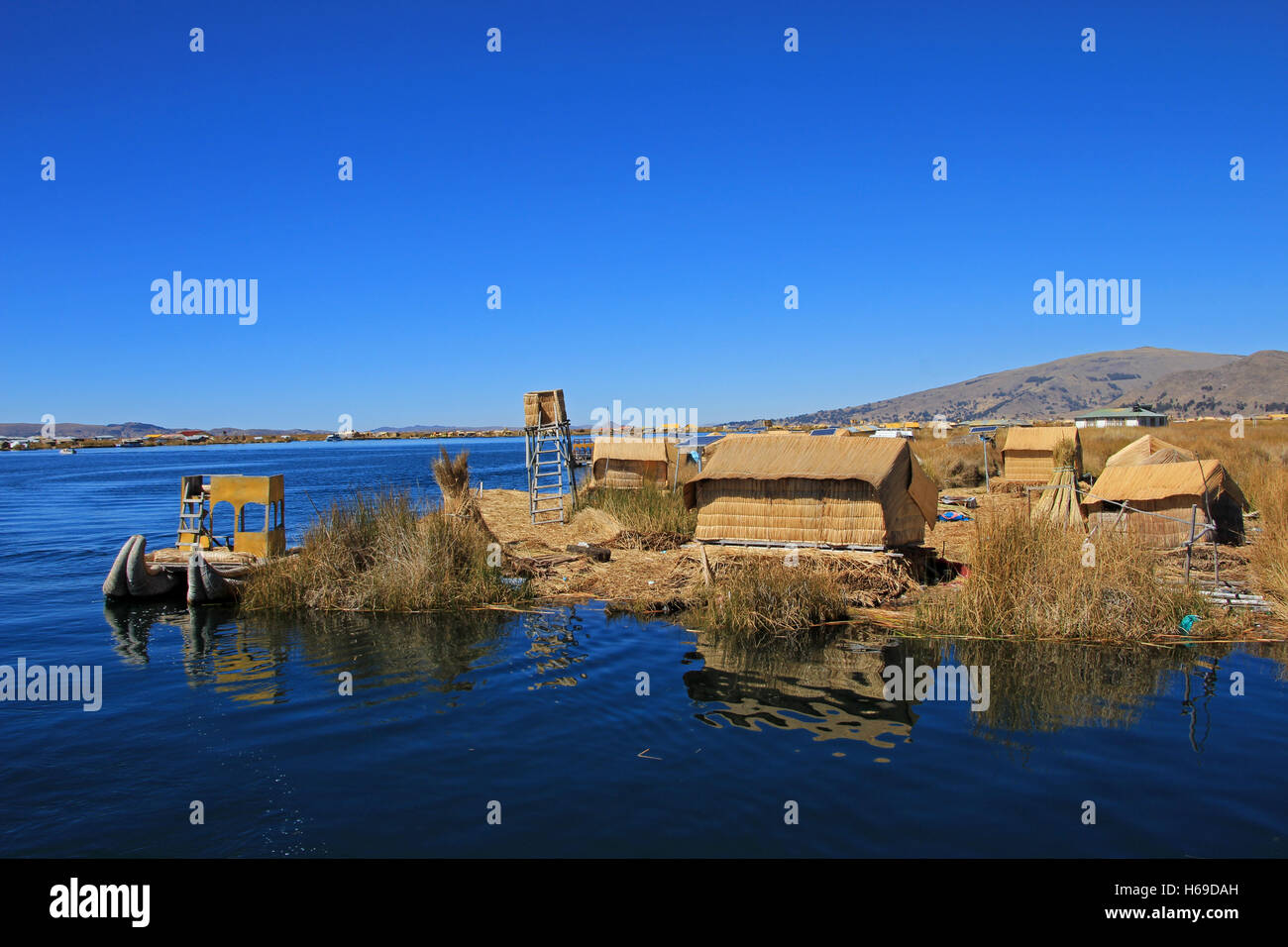 Totora reed floating islands Uros, lake Titicaca, Peru Stock Photo - Alamy