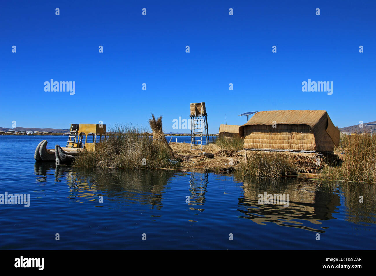 Totora reed floating islands Uros, lake Titicaca, Peru Stock Photo - Alamy