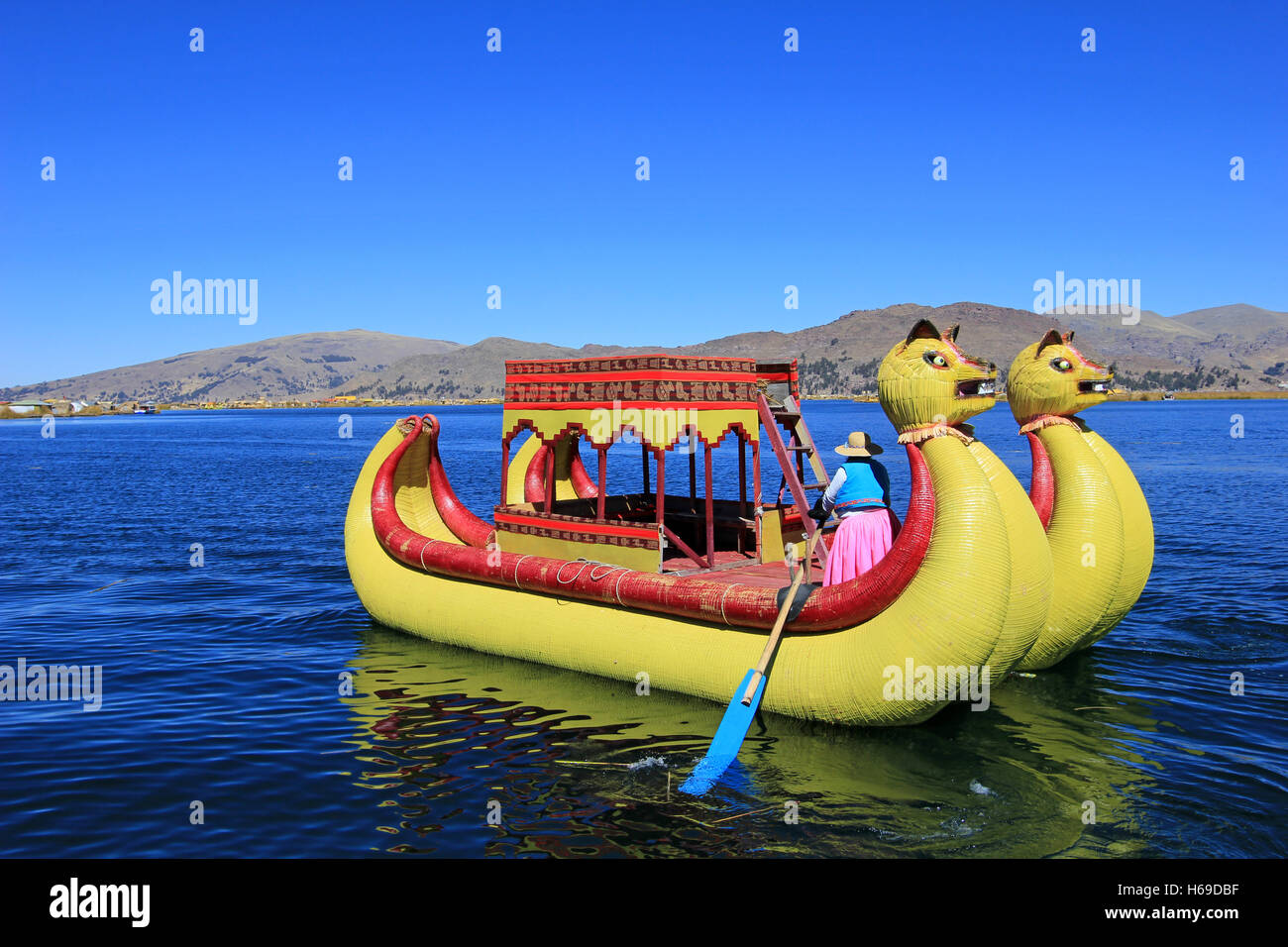 Totora reed floating islands Uros, lake Titicaca, Peru Stock Photo - Alamy