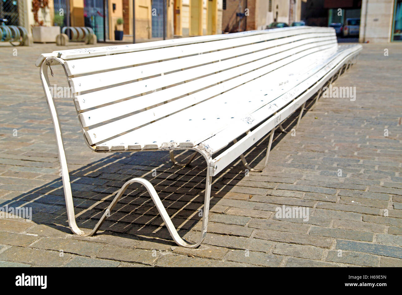 Long garden wall hi-res stock photography and images - Alamy