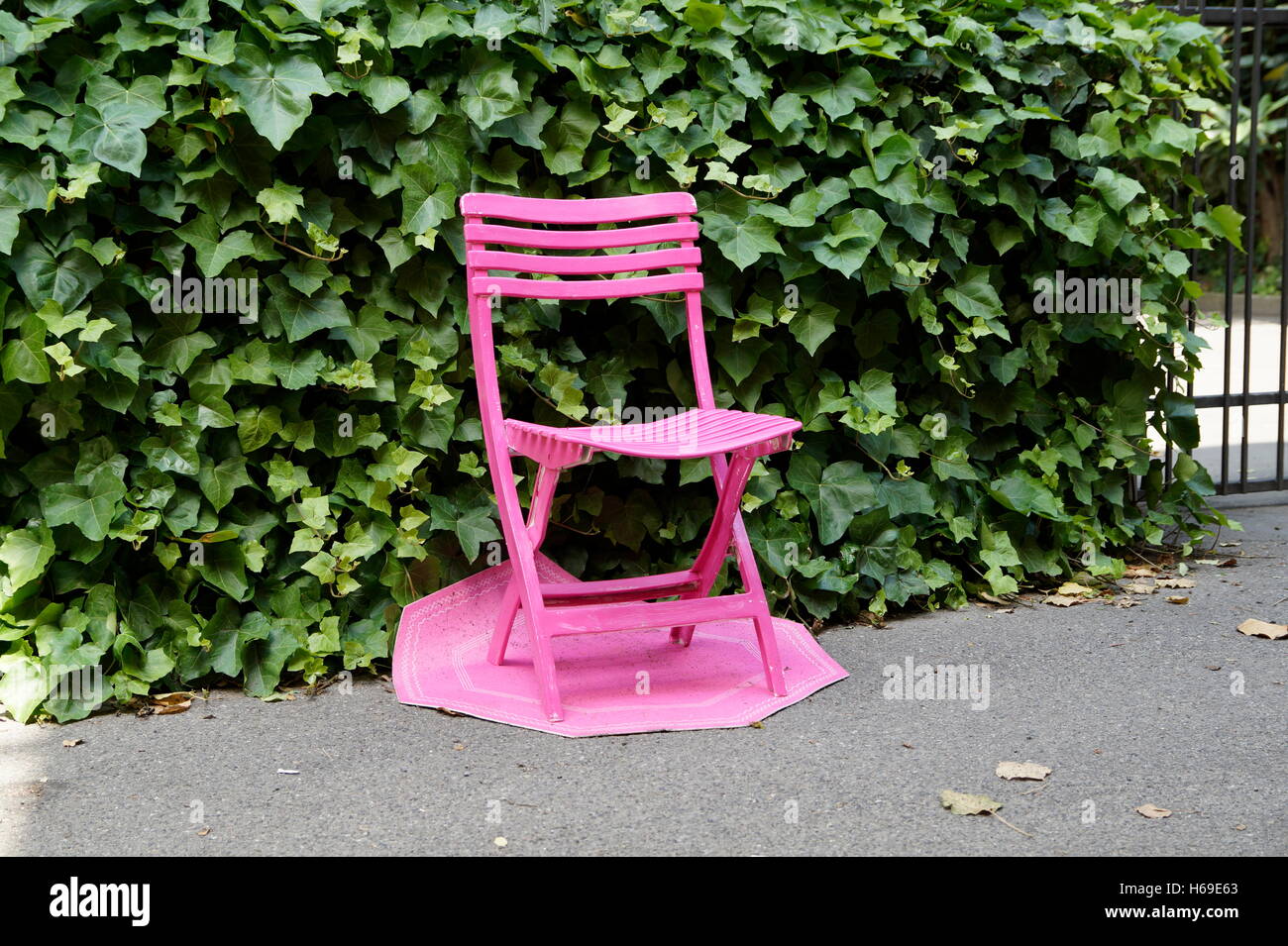 Pink chair hi-res stock photography and images - Alamy