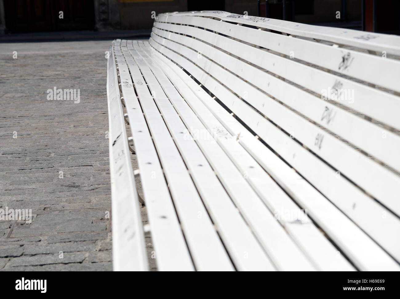 Long bench hi-res stock photography and images - Alamy