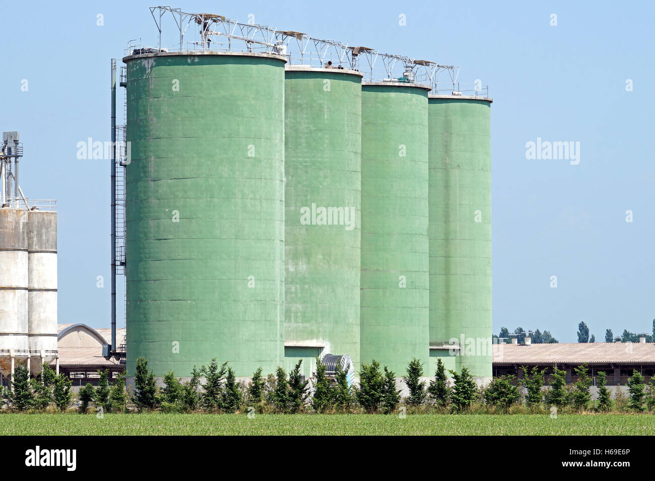 Factory silos plant silo hi-res stock photography and images - Alamy