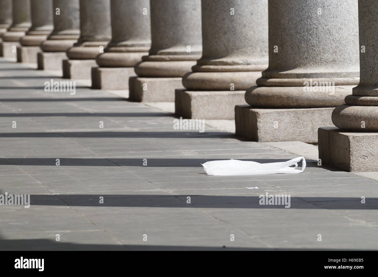 Old column in archaeological hi-res stock photography and images - Alamy