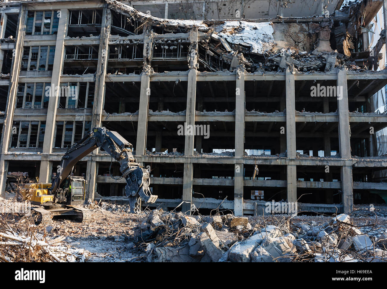 Destruction of concrete building hi-res stock photography and images ...