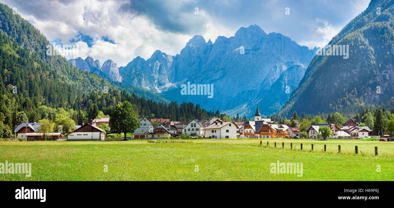 Alpine mountain resort hi-res stock photography and images - Alamy