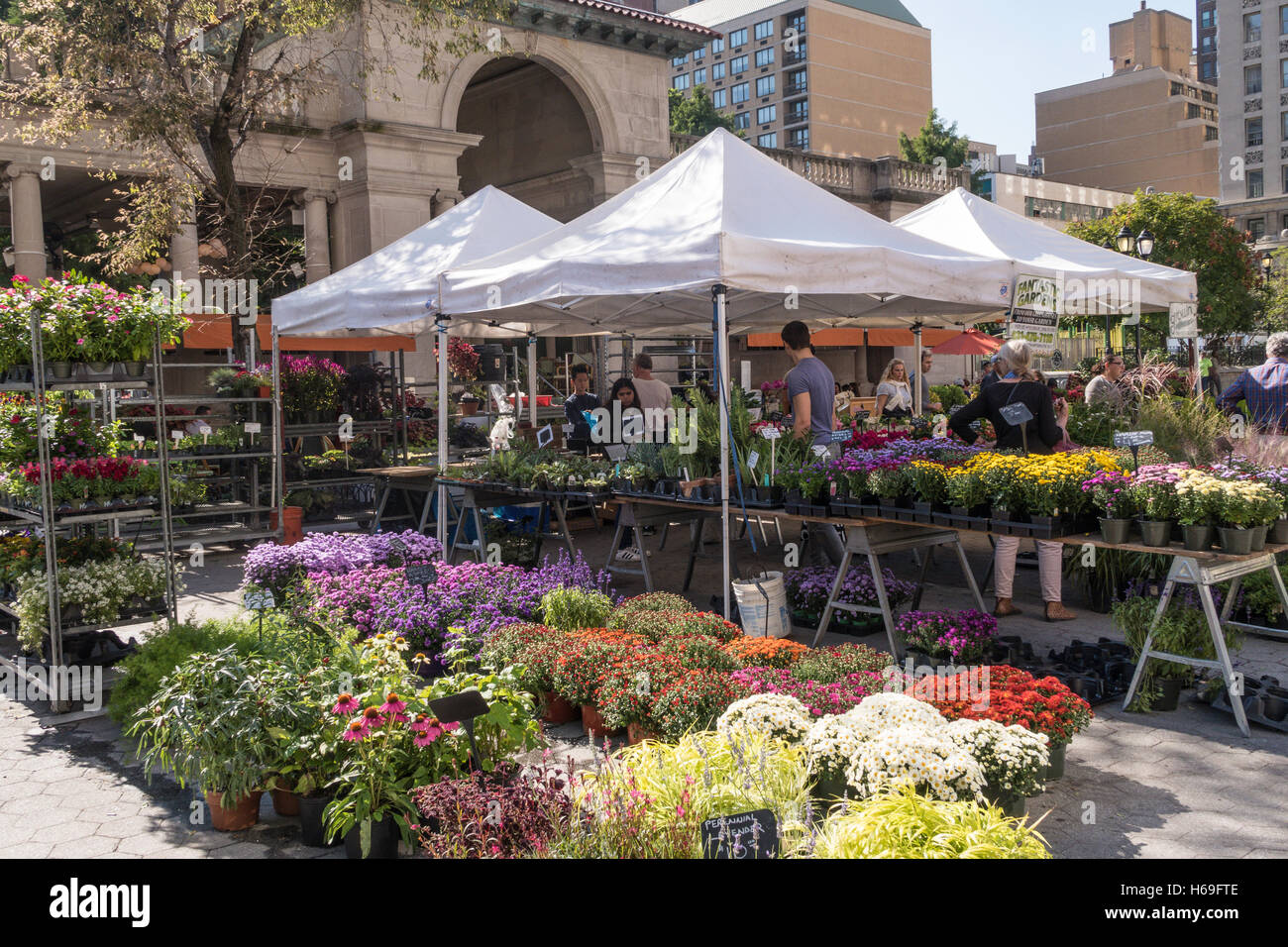 Union Square Farmers' Market, NYC Stock Photo - Alamy