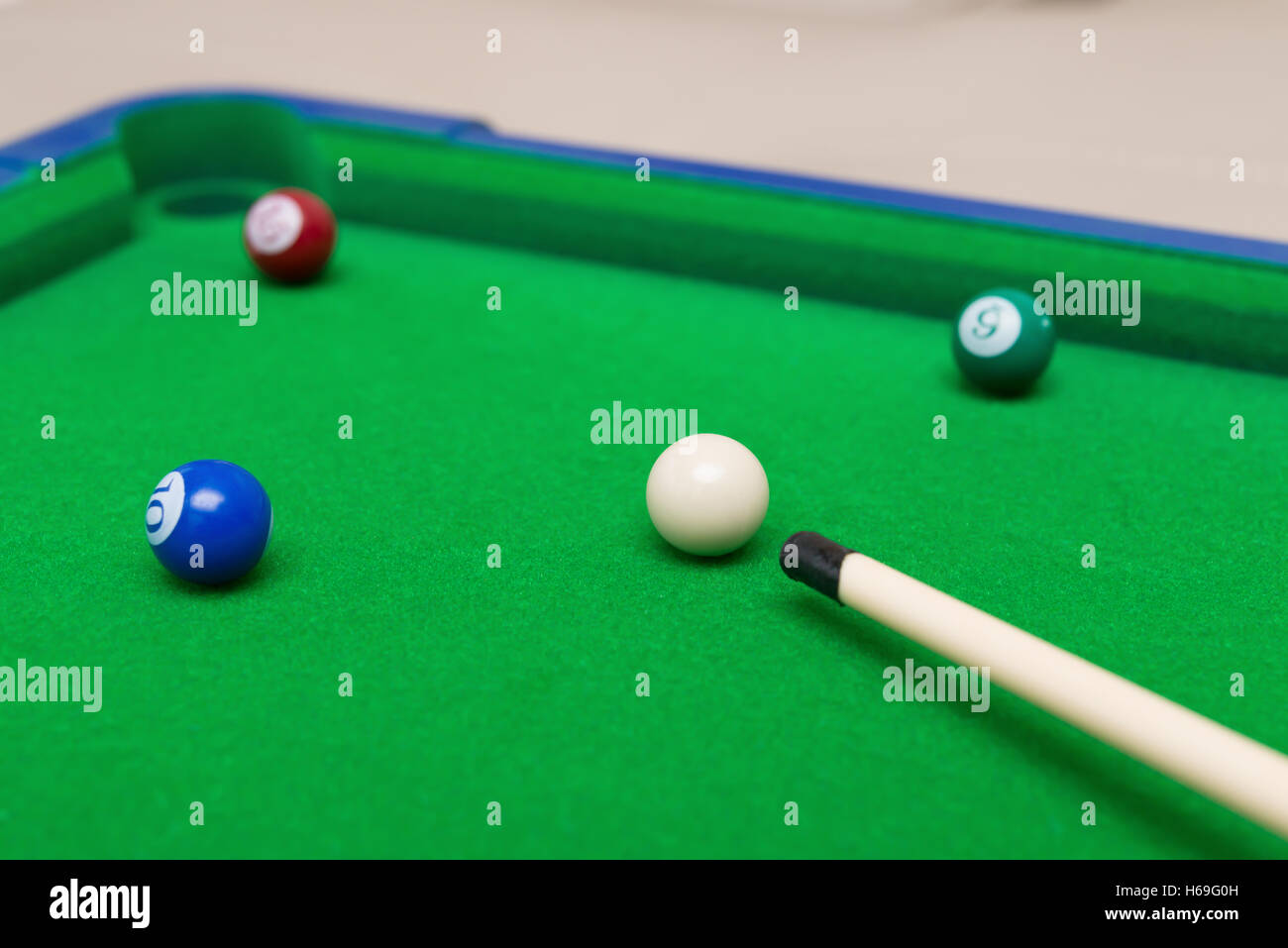 Children round table hi-res stock photography and images - Alamy