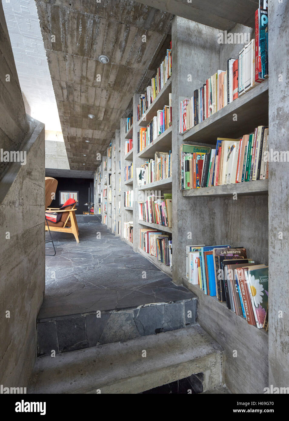 Bookshelves pedro reyes house hi-res stock photography and images - Alamy