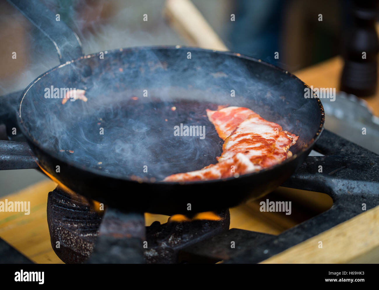 close up of food frying pan at street market Stock Photo - Alamy