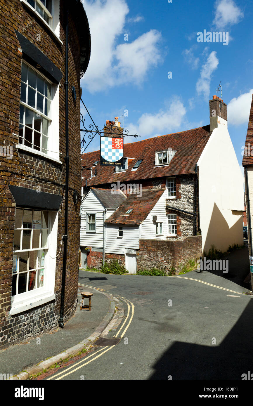 The Lewes Arms on the corner of Castle Ditch Lane and Mount Place ...
