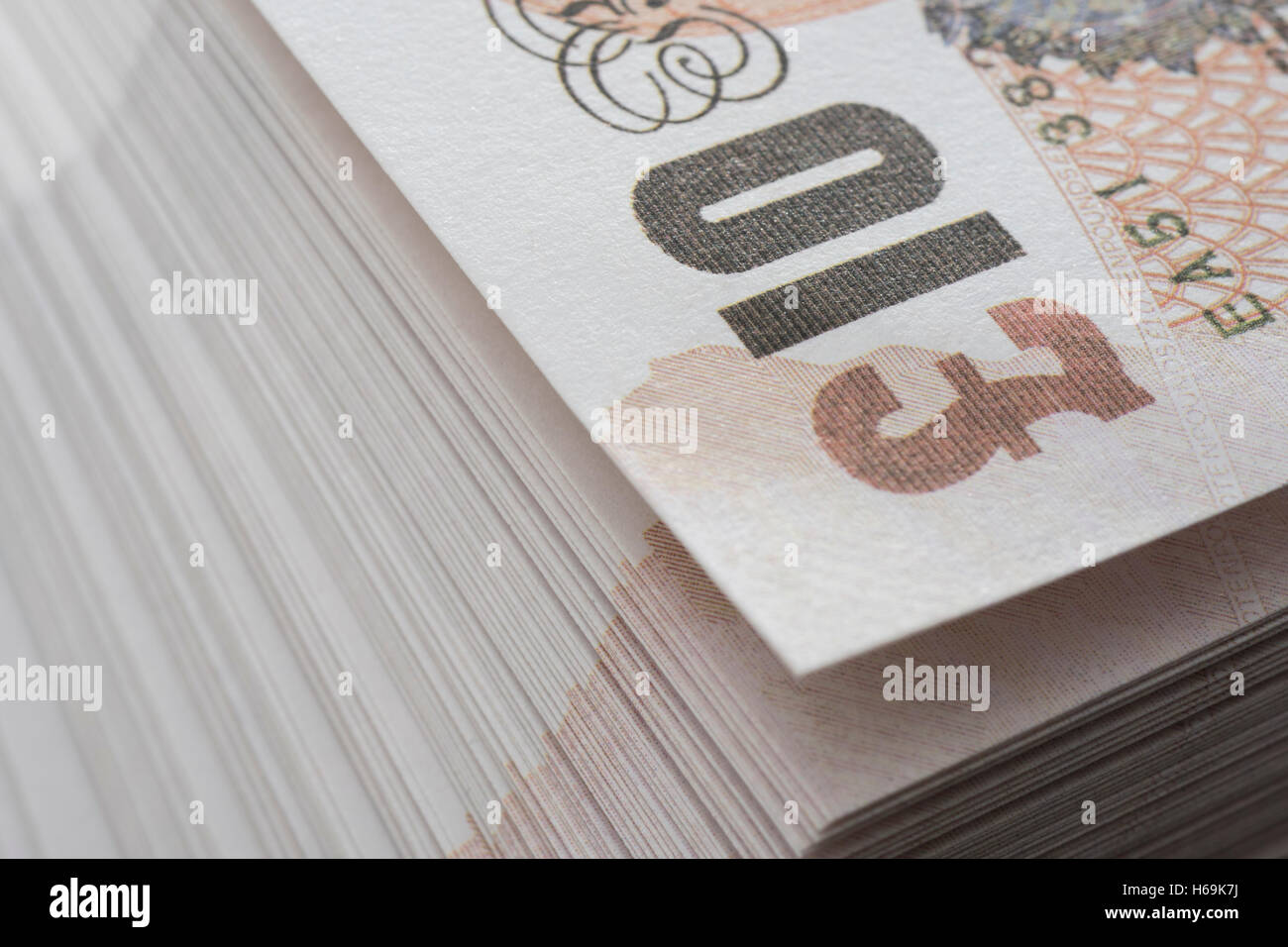 Fanned out stack of UK old design £10 banknotes - close-up photo ...