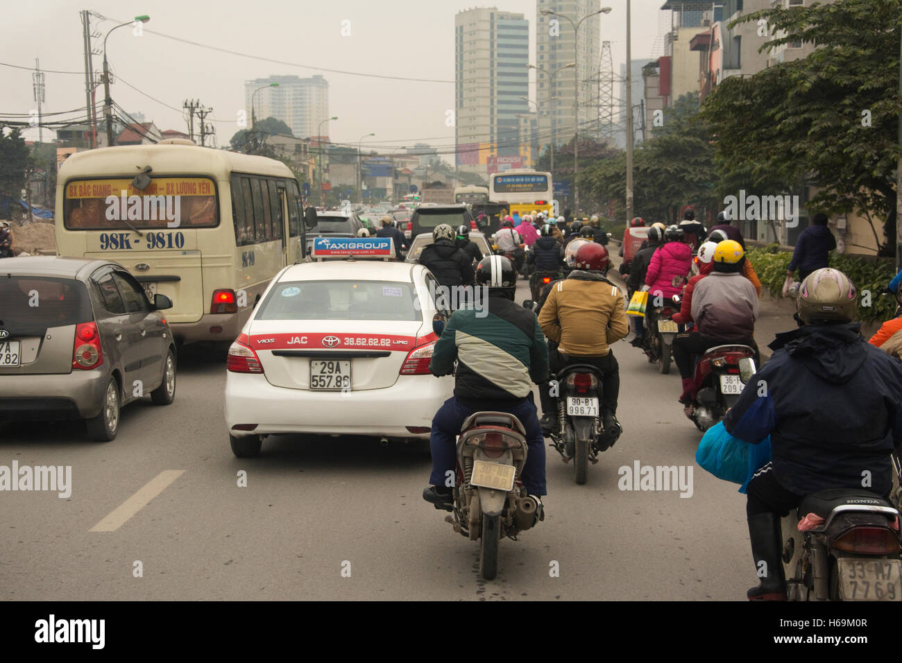 Hanoi traffic hi-res stock photography and images - Alamy