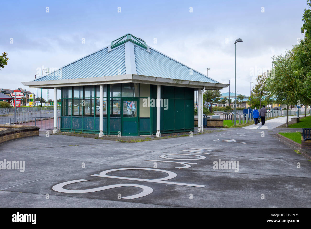 Bus stop closed hi-res stock photography and images - Alamy