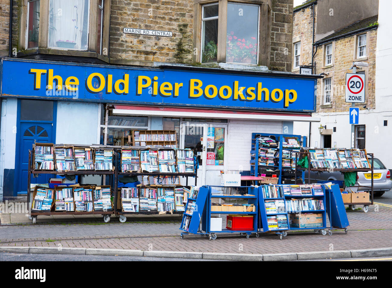 Bookshop signs hi-res stock photography and images - Alamy