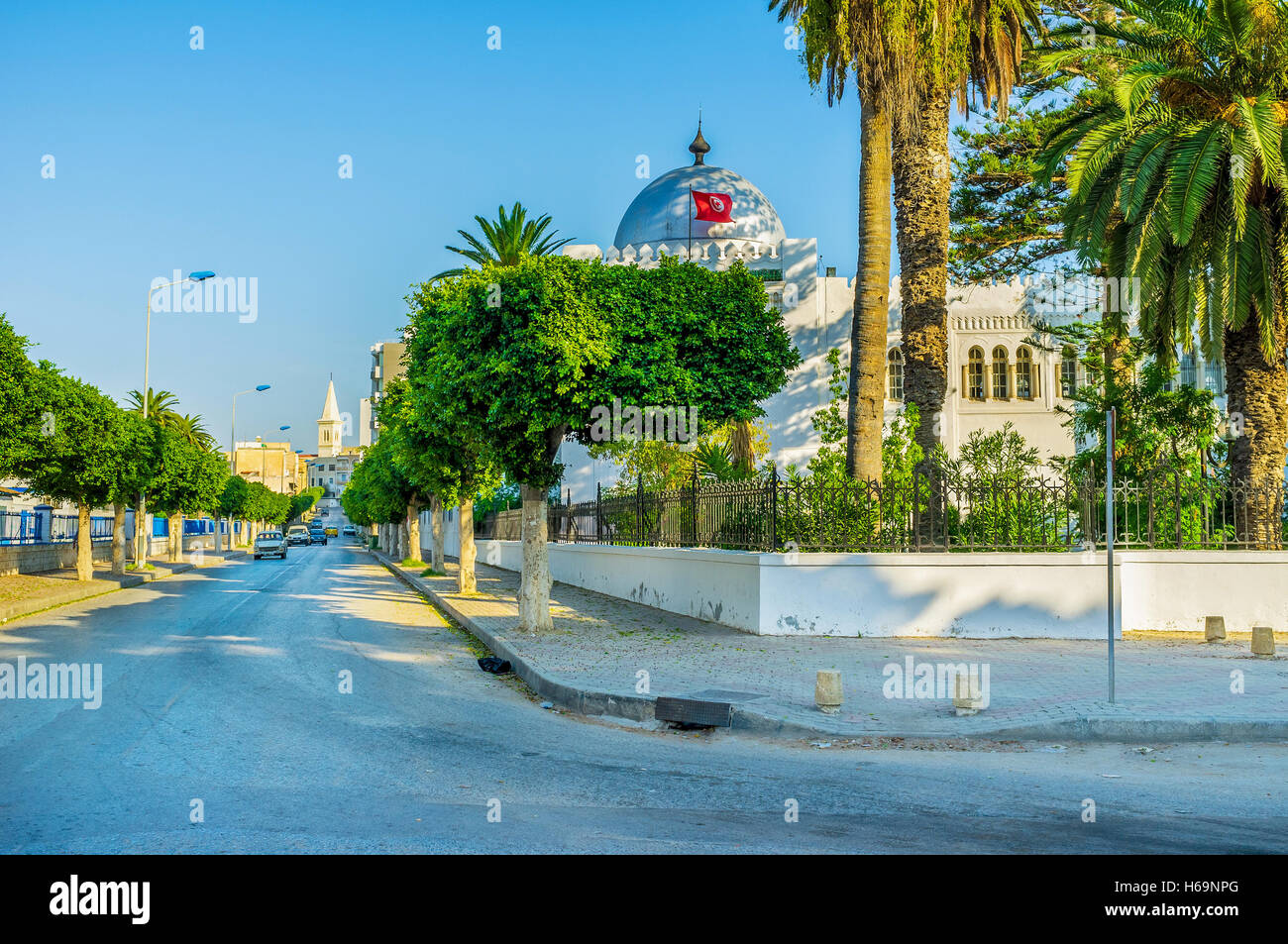 Shady street hi-res stock photography and images - Alamy