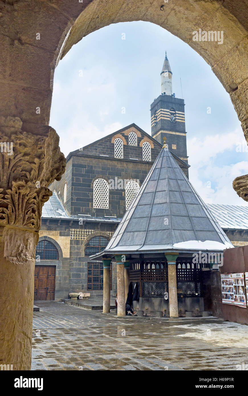 Basalt building hi-res stock photography and images - Alamy