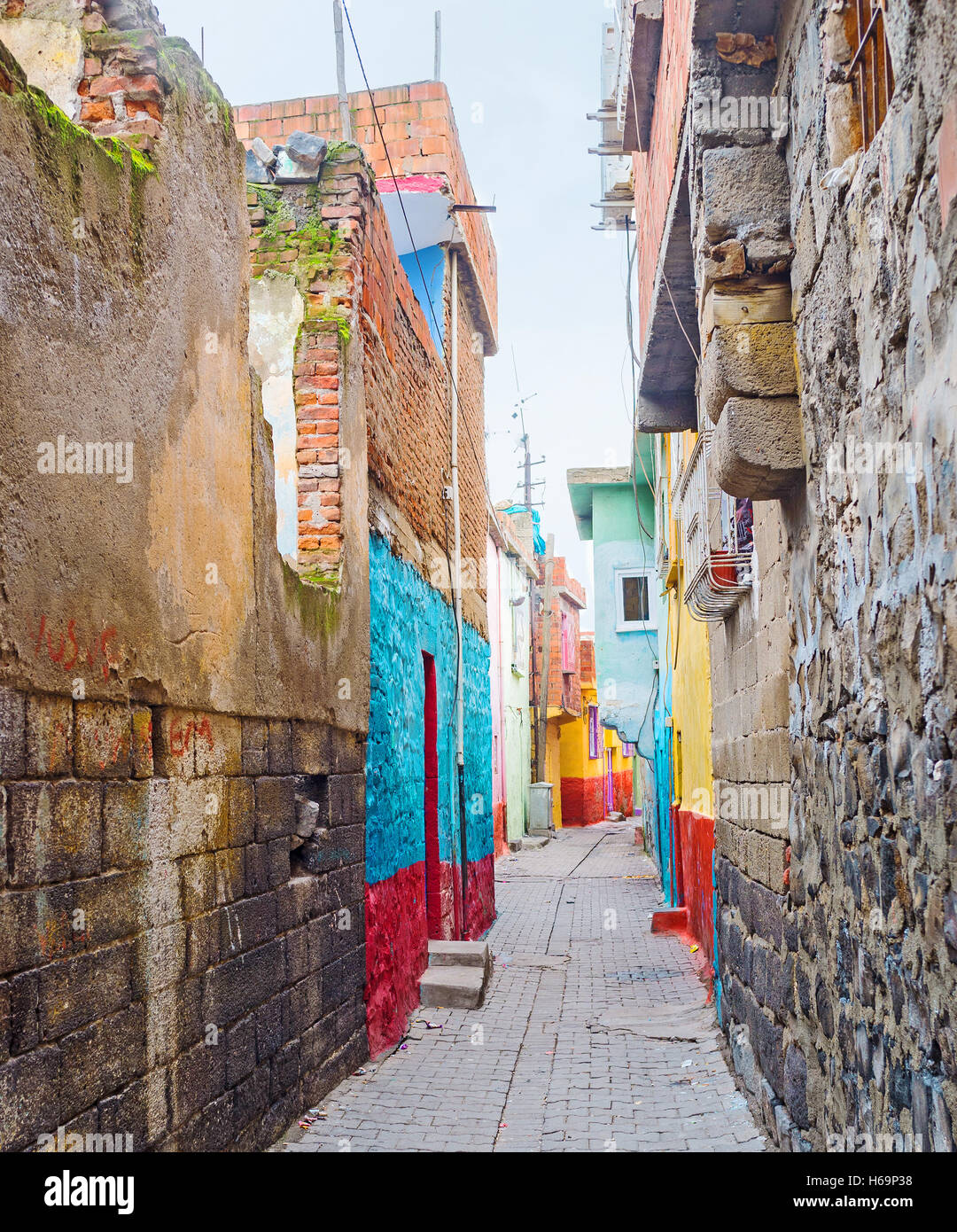 The colorful houses in the old poor neighborhood of Diyarbakir, Turkey ...
