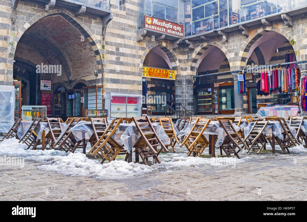 Kurdish restaurant hi-res stock photography and images - Alamy