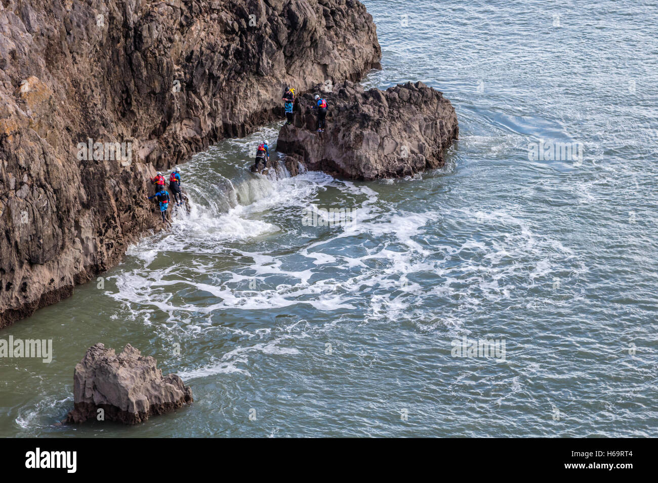 Coasteering on the Pembrokeshire Coast near Skrinkle Haven Beach Stock ...