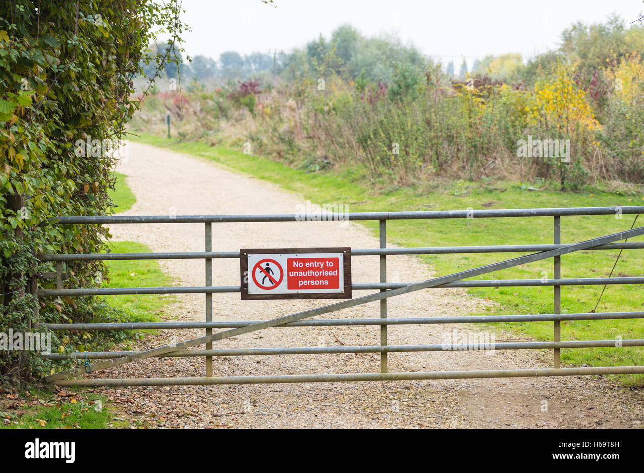 Private road no entry sign hi-res stock photography and images - Alamy