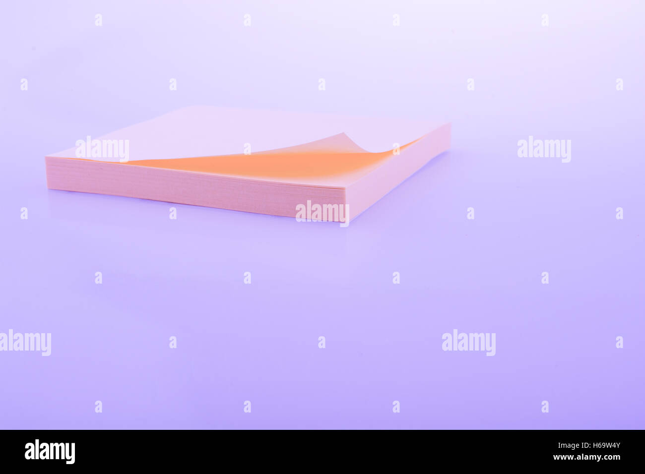 Block sticky paper of yellow color on a white background Stock Photo ...