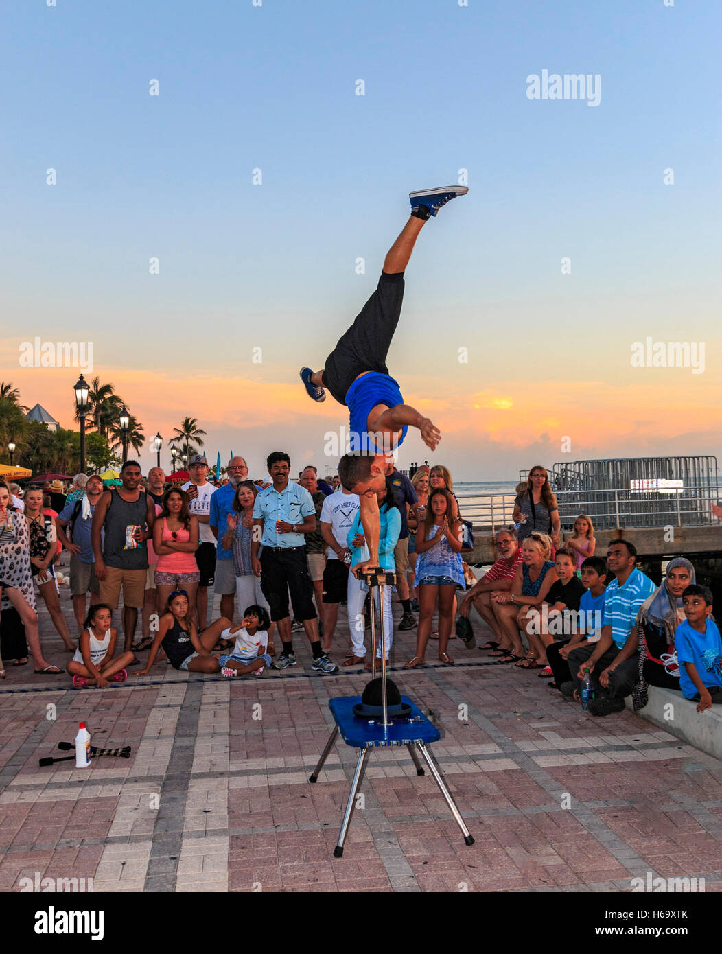 Juggler mallory square hi-res stock photography and images - Alamy