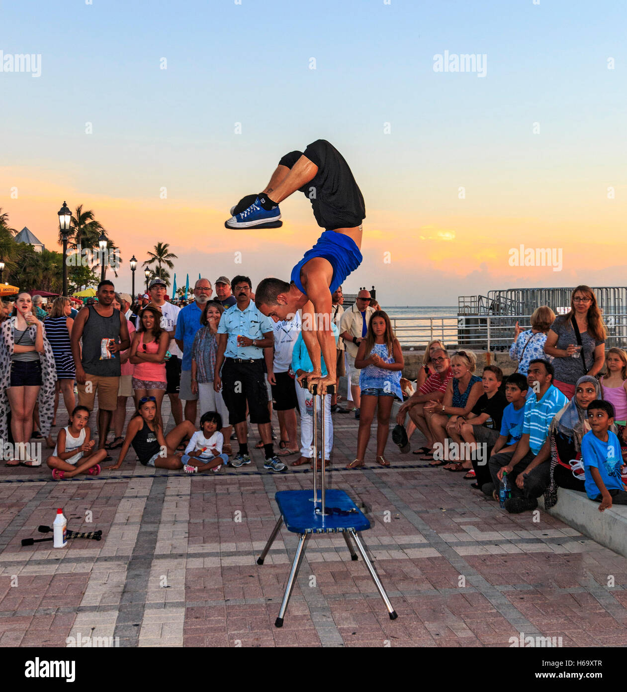 Juggler mallory square hi-res stock photography and images - Alamy
