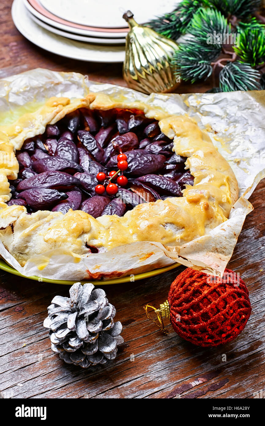 festive tart with plums cooked for the Christmas holidays Stock Photo ...