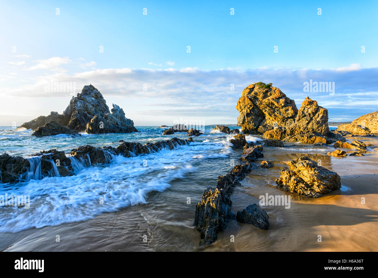 Camel Rock at sunrise, a famous landmark of Bermagui, Sapphire Coast ...