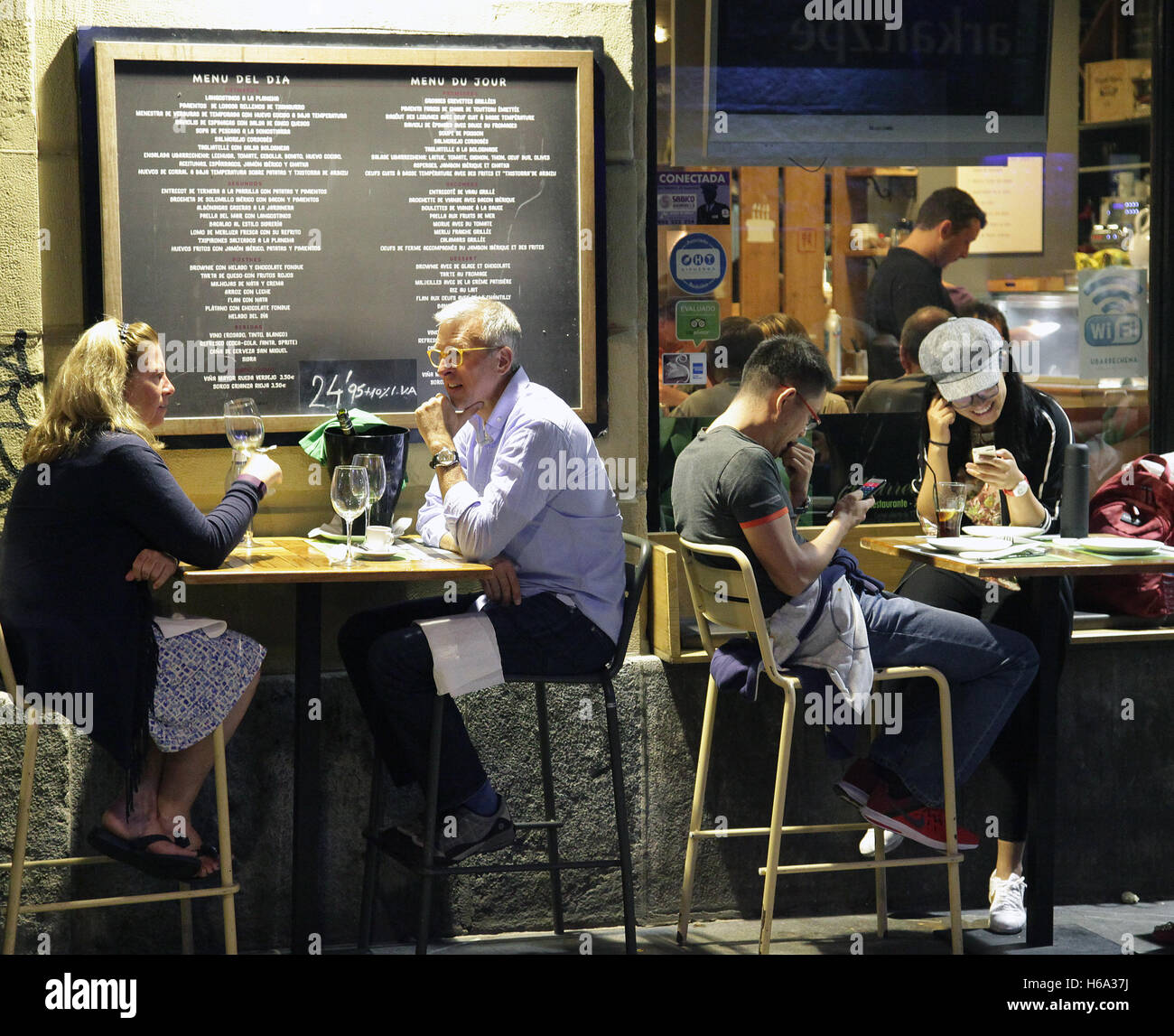 Diner outside hi-res stock photography and images - Alamy