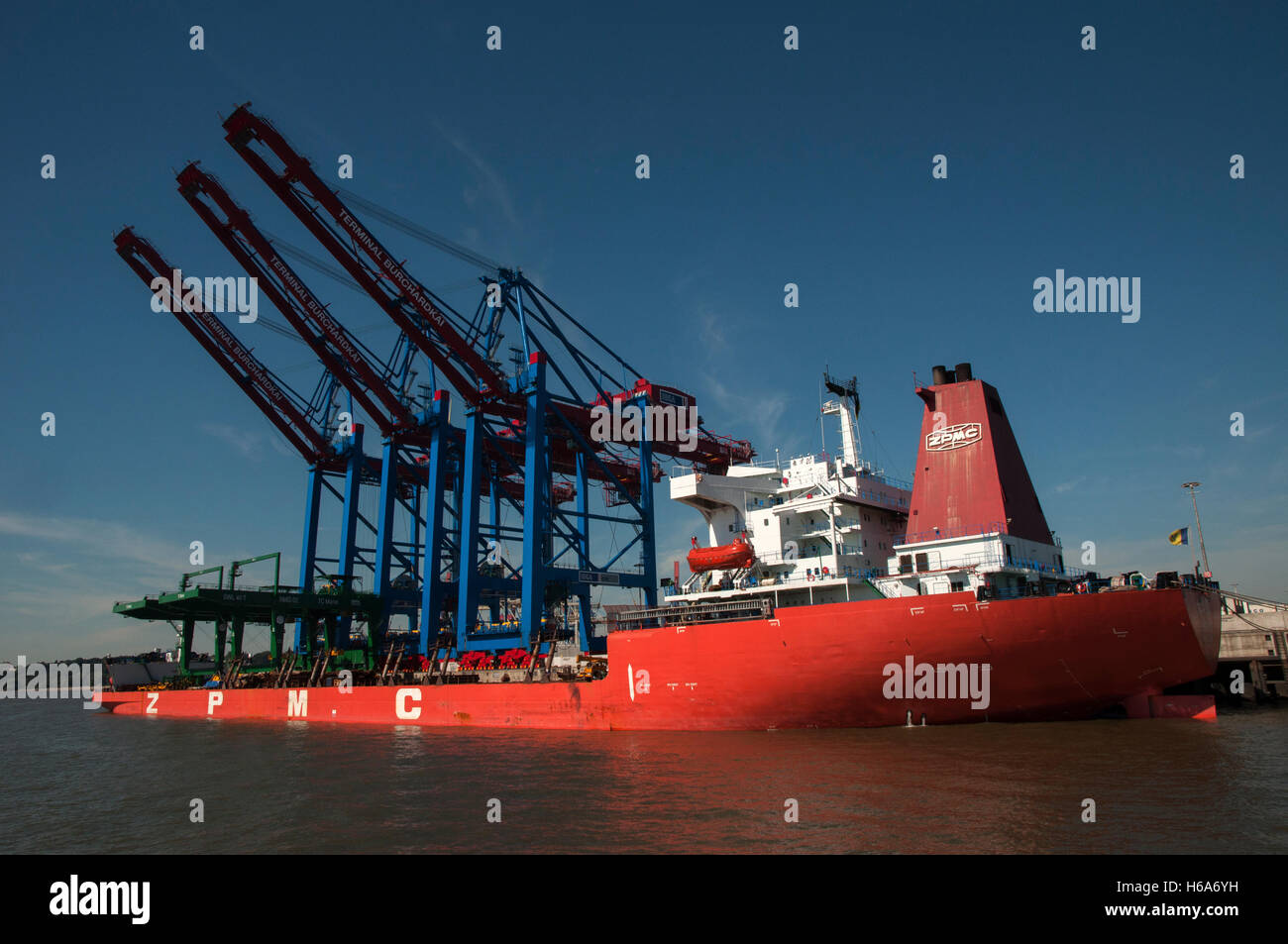 Shipping container paint hi-res stock photography and images - Alamy
