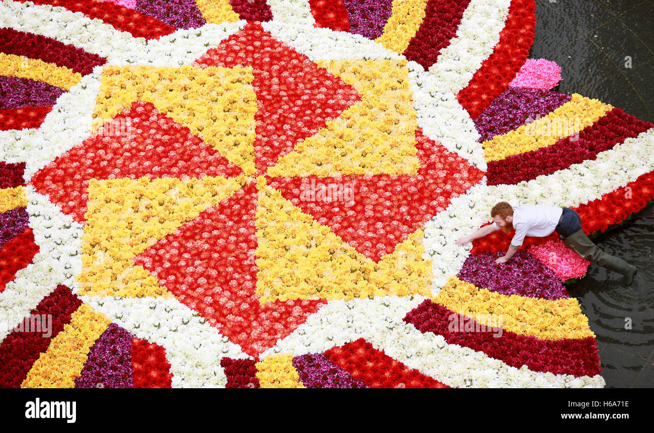 EDITORIAL USE ONLY Floral artist James Buswell puts the finishing ...