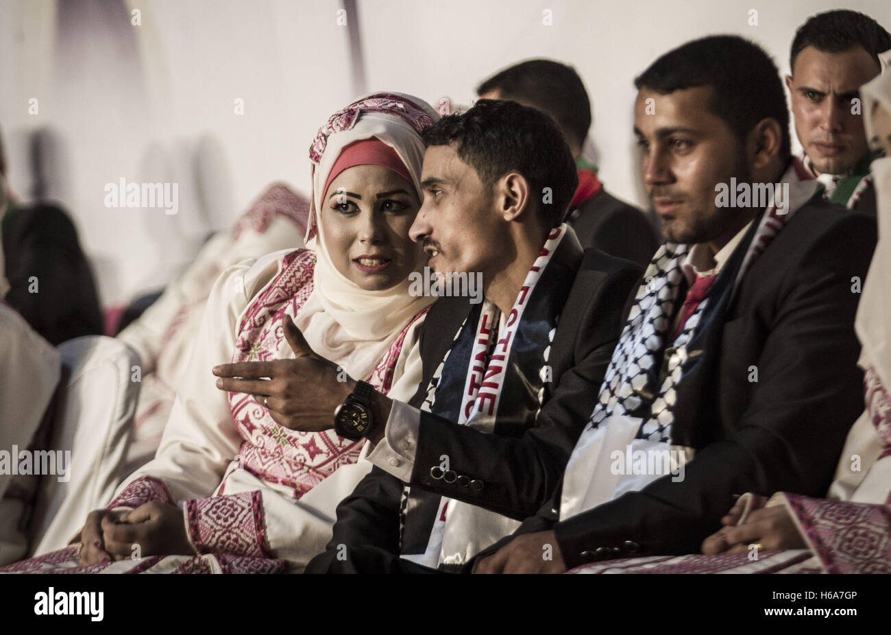 Gaza City, The Gaza Strip, Palestine. 25th Oct, 2016. Palestinian ...