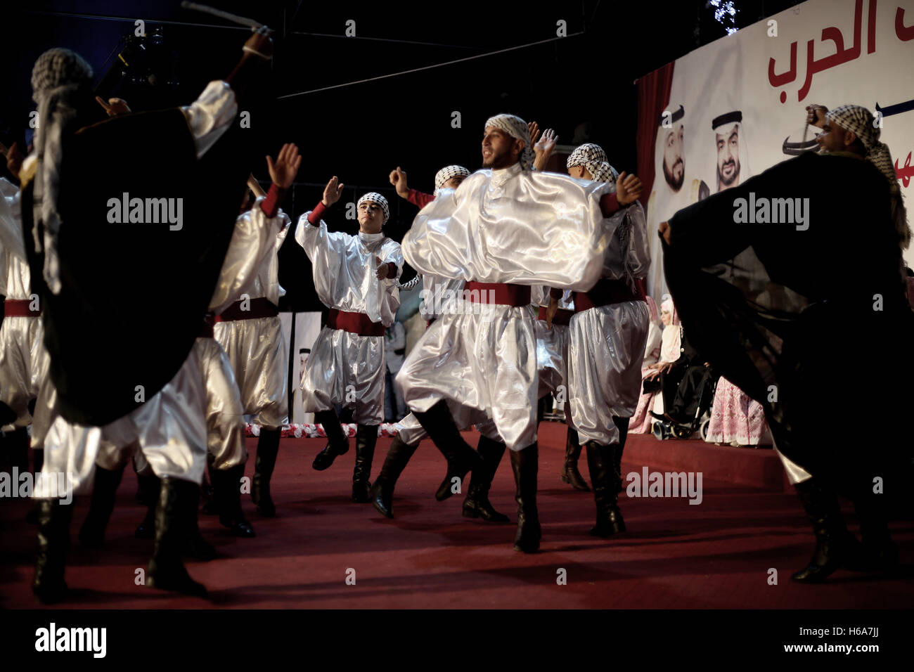 Gaza City, The Gaza Strip, Palestine. 25th Oct, 2016. Perform of ...