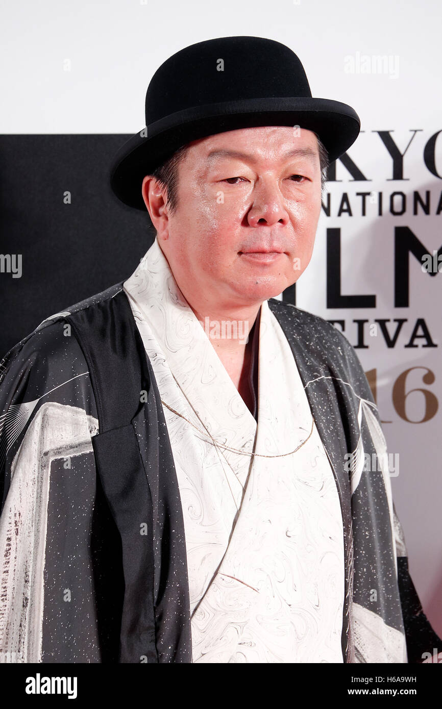 Tokyo, Japan. 25th Oct, 2016. Actor Arata Furuta poses for the cameras ...