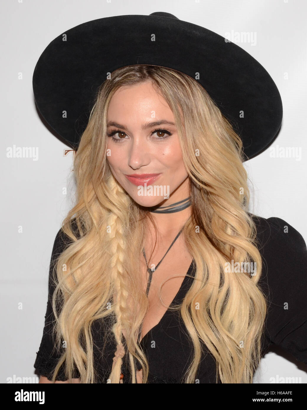 Los Angeles, California, USA. 25th Oct, 2016. BC Jean attends the ...