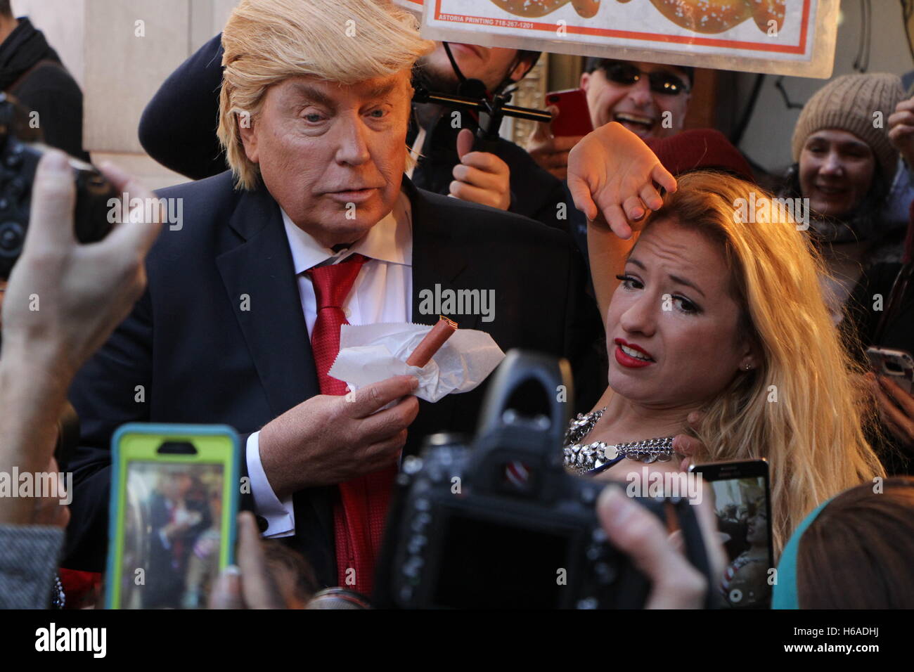 New York, NY, USA. 25th Oct, 2016. Alison Jackson outdoor performance ...