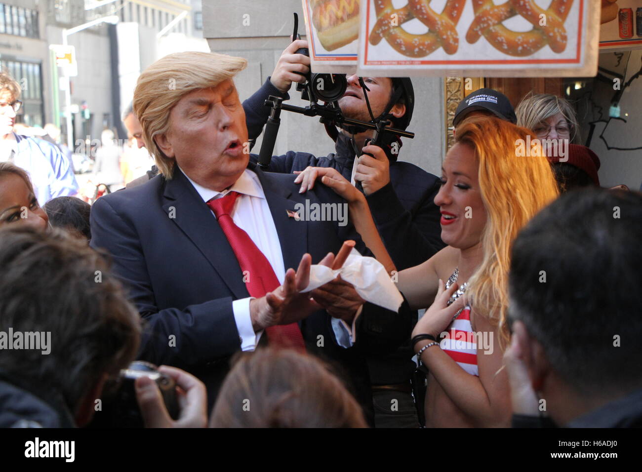 New York, NY, USA. 25th Oct, 2016. Alison Jackson outdoor performance ...