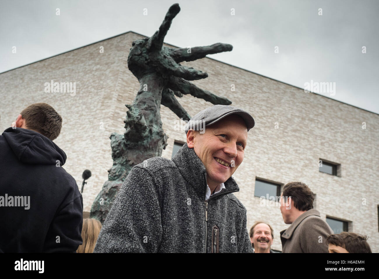 Sculptor Peter Wittstadt stands in front of his bronze Snow White ...