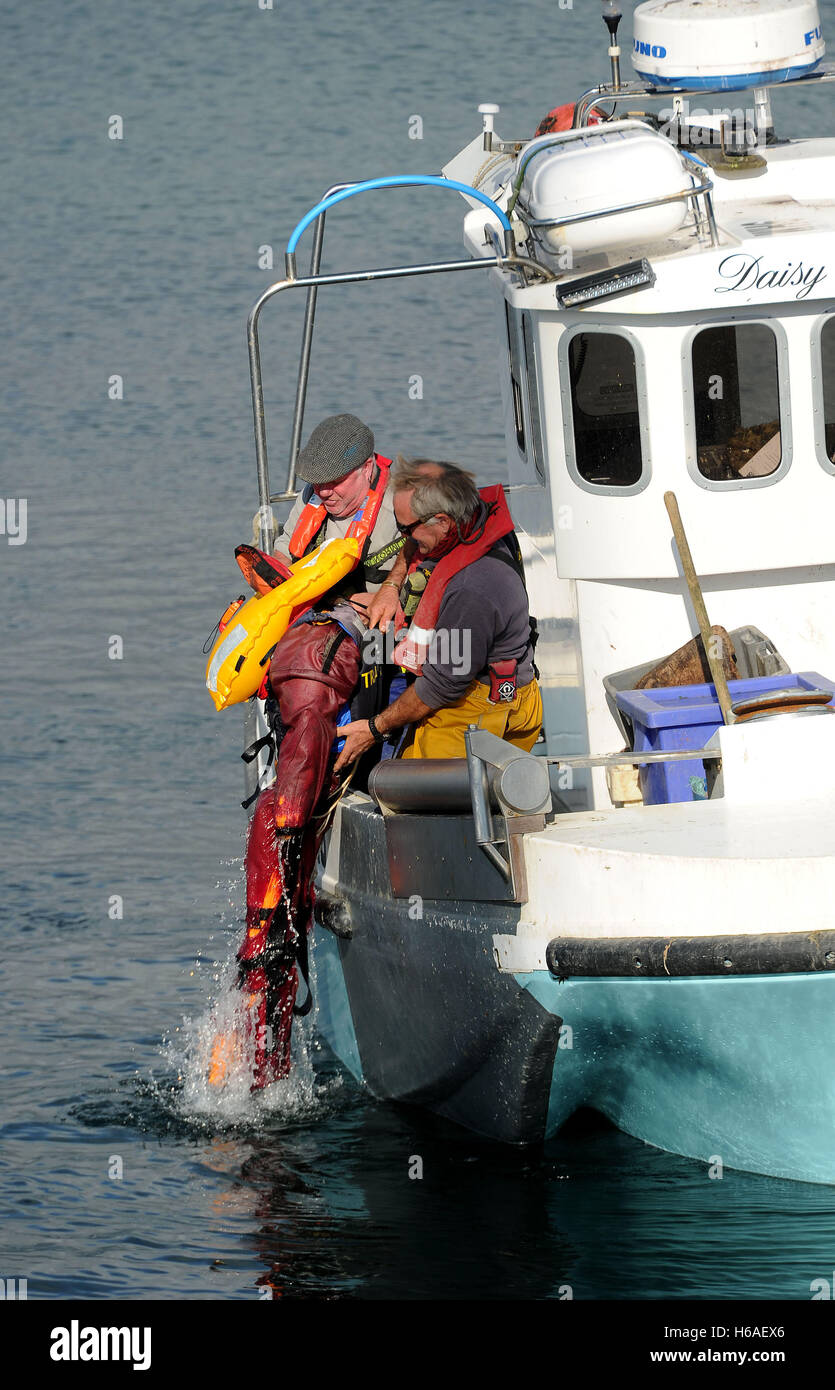Man overboard rescue hi-res stock photography and images - Alamy