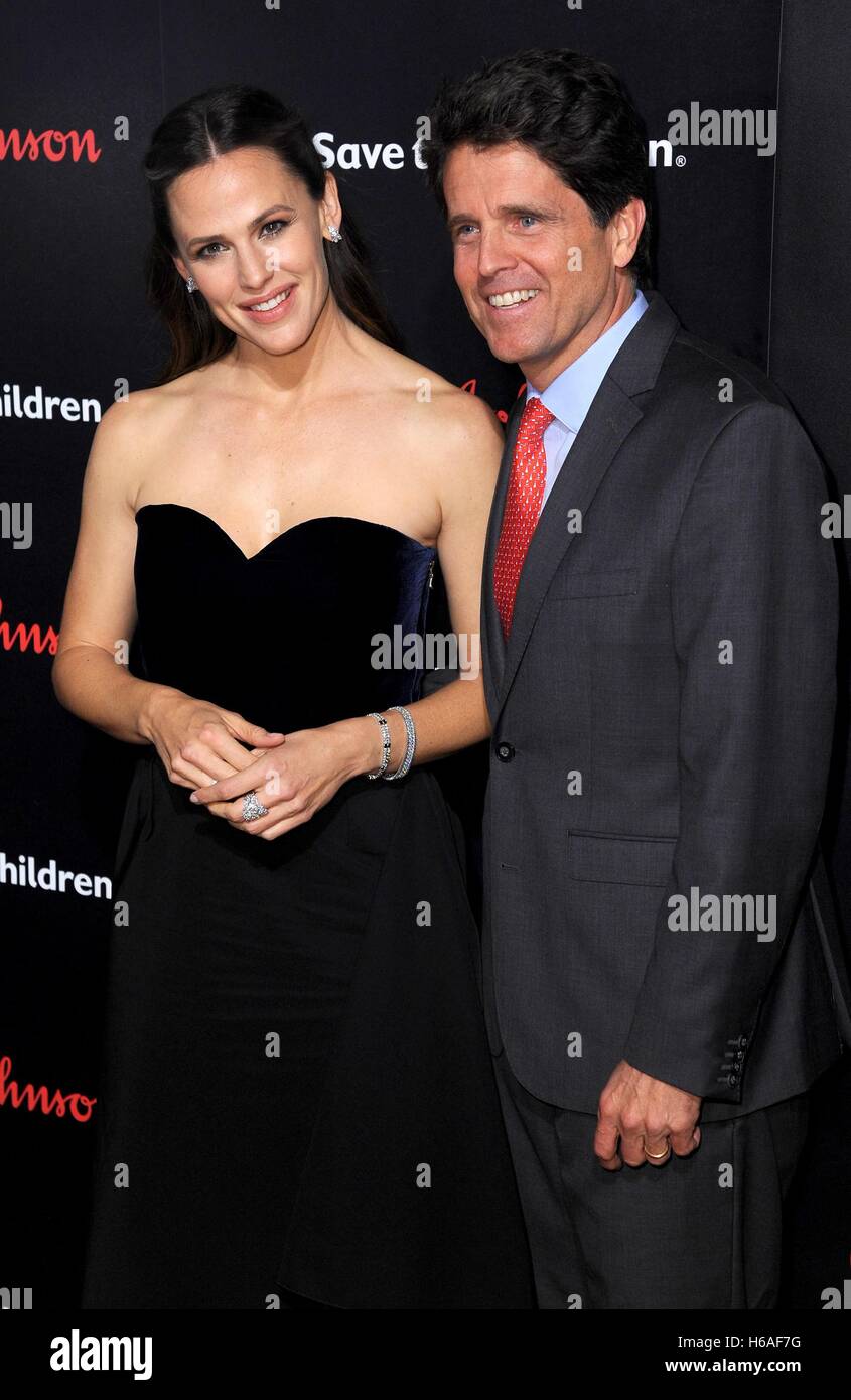 New York, NY, USA. 25th Oct, 2016. Jennifer Garner, Mark Shriver at ...