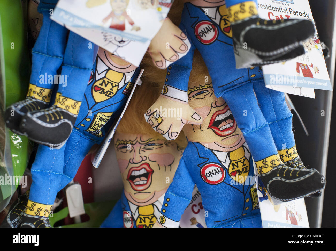 New York, New York, USA. 25th Oct, 2016. Cat toys depicting Donald ...